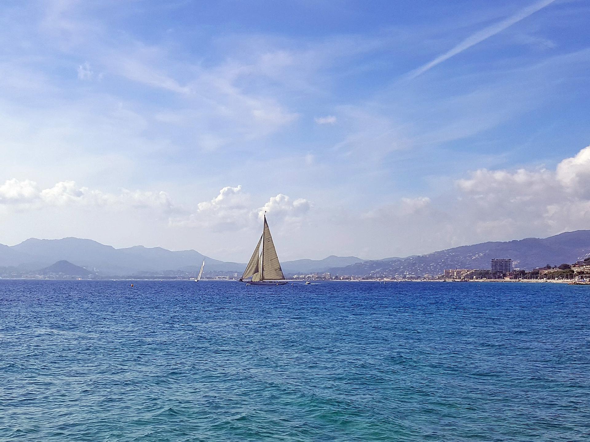 Cannes beaches : the best spots | Provence-Alpes-Côte d'Azur Tourism