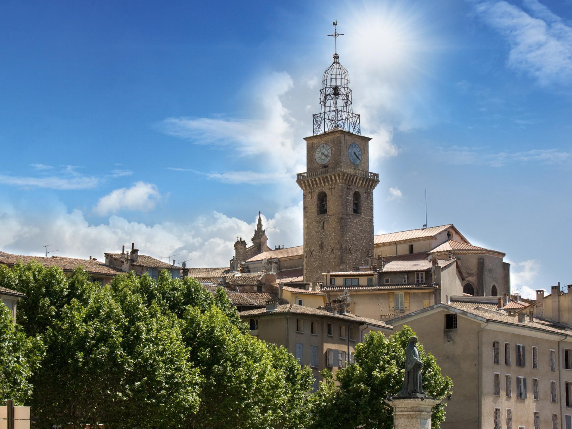 Top 10 Cities and Towns in Provence-Alpes-Côte d'Azur Tourism