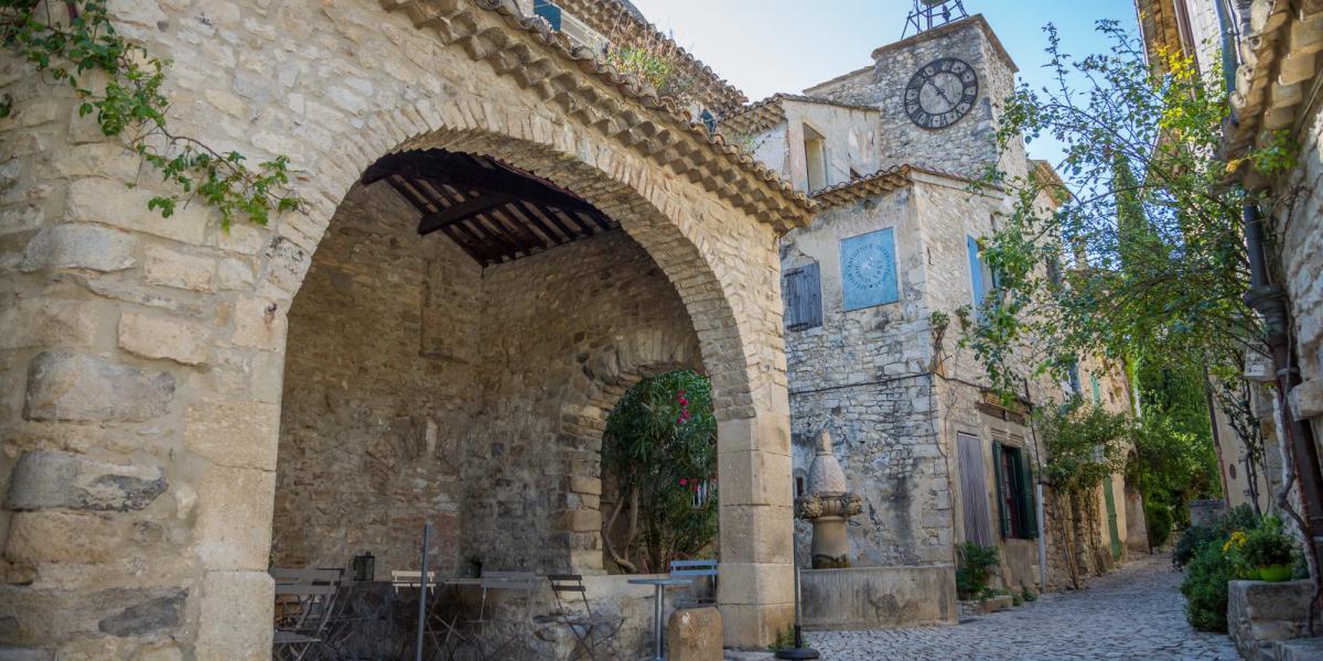 Séguret (84) : tourisme et activités dans le Vaucluse | Provence-Alpes ...