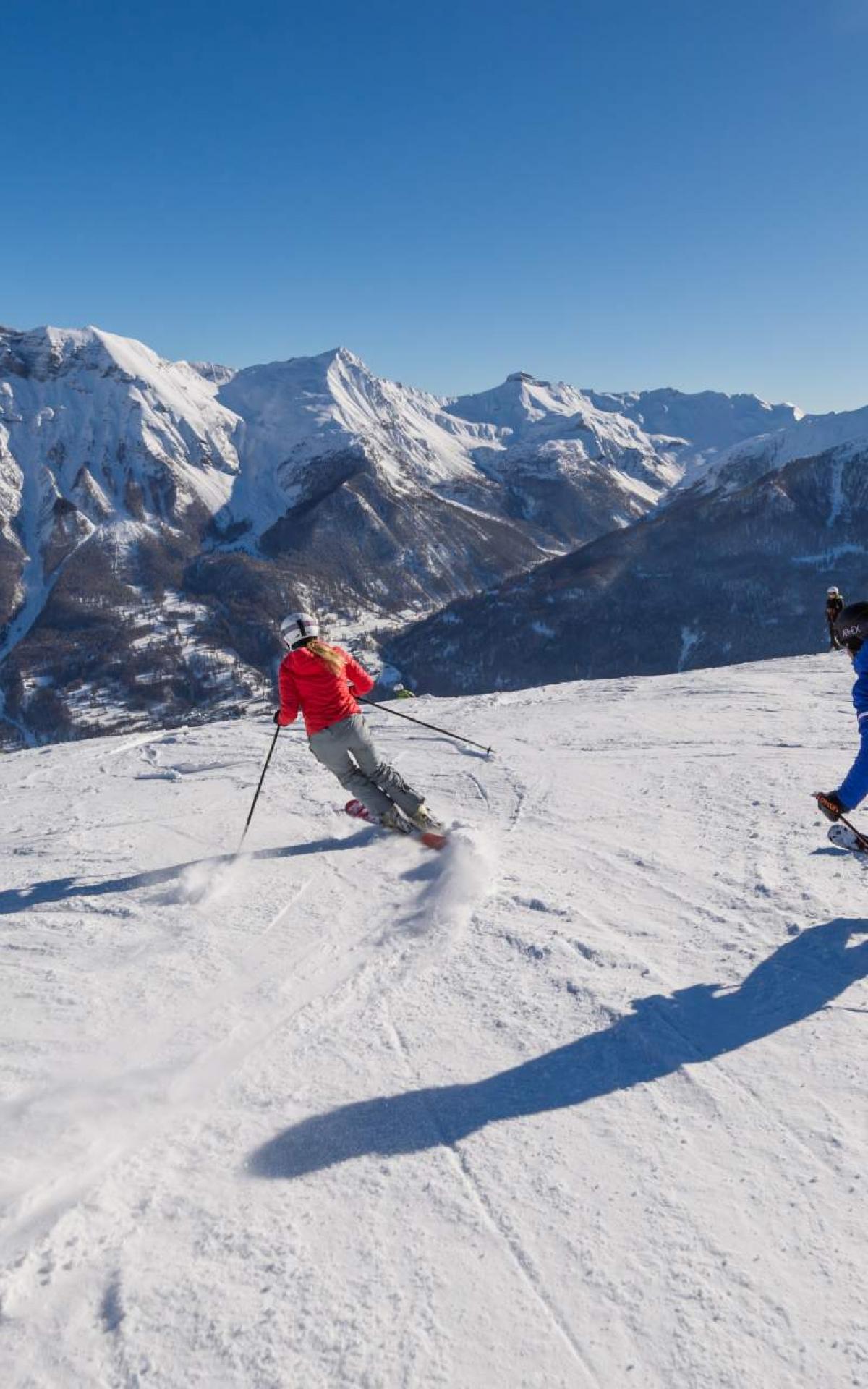 Big Ski Resorts and Village Resorts in the French Southern Alps ...